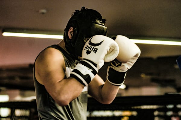 Advantages and Disadvantages of the High-Guard in Boxing | Vulta Blog